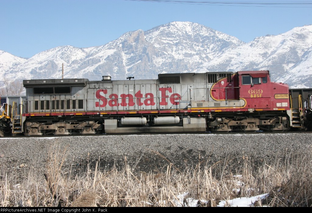 BNSF 669